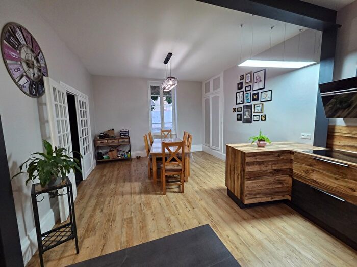 Maison à vendre - Moulins, Gare, Champins - 12 pièces - 5 chambres