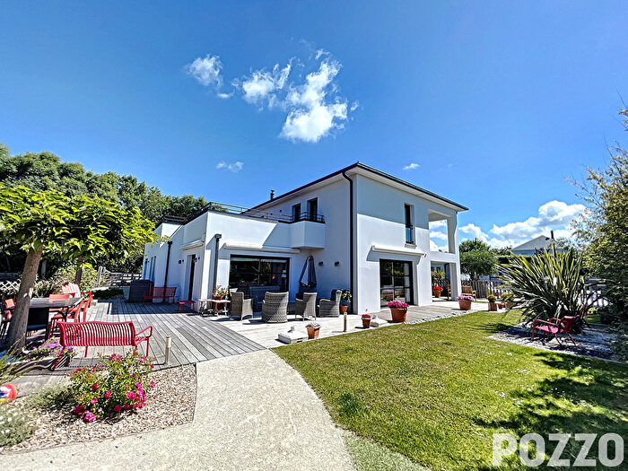 Maison 8 pièces à vendre à Carolles