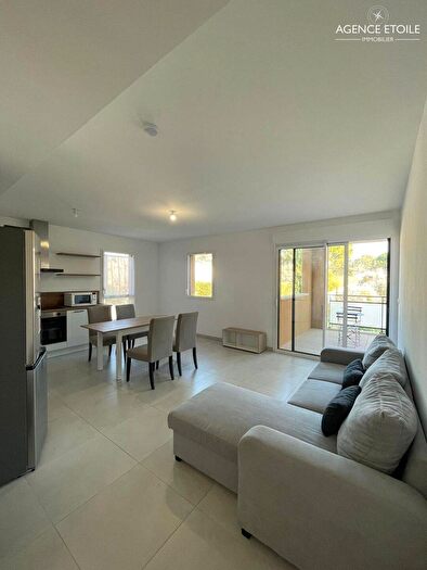 Appartement à louer - Aix-en-Provence - 3 pièces - 2 chambres