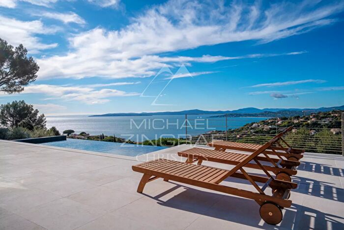 Maison à vendre - Roquebrune-sur-Argens - 5 pièces - 4 chambres