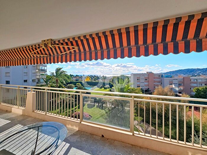 Appartement à vendre - Antibes, Antibes-les-Pins, Trianon, Le Fournel, Peyregoue - 2 pièces - 1 chambre