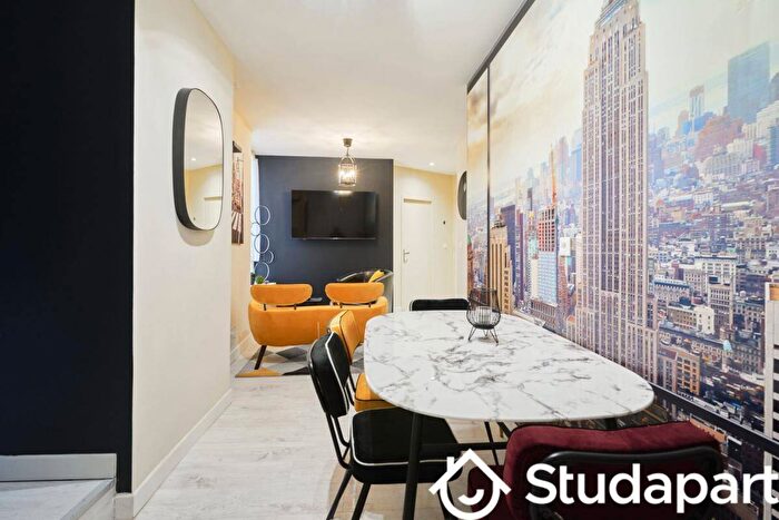 Appartement à louer - Centre Ville, Reims - 1 pièce - 3 chambres