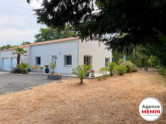 Maison 8 pièces à Landevieille, à vendre