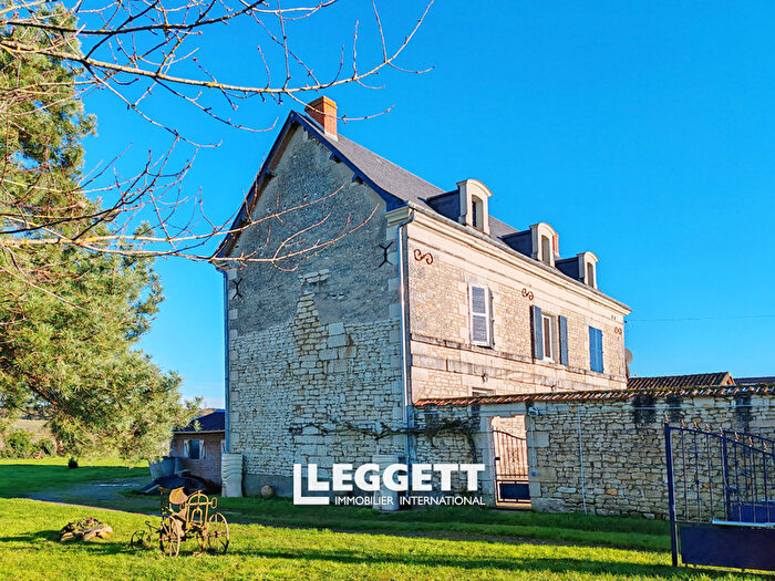 Maison à vendre - Saint-Gervais-les-Trois-Clochers - 6 pièces - 4 chambres