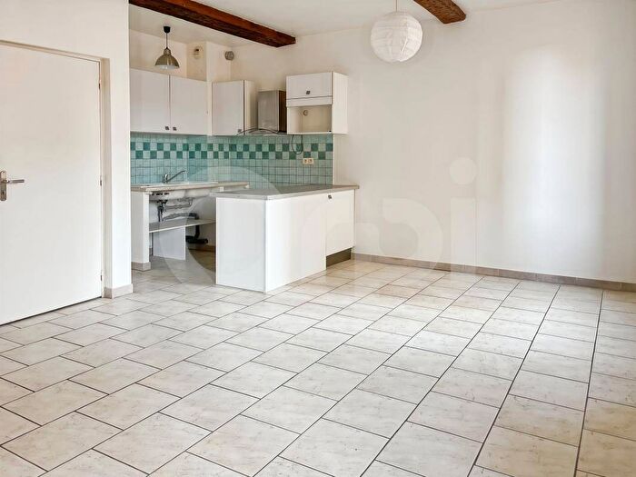 Appartement à louer - Centre Ville Nord, La Crau - 2 pièces - 1 chambre