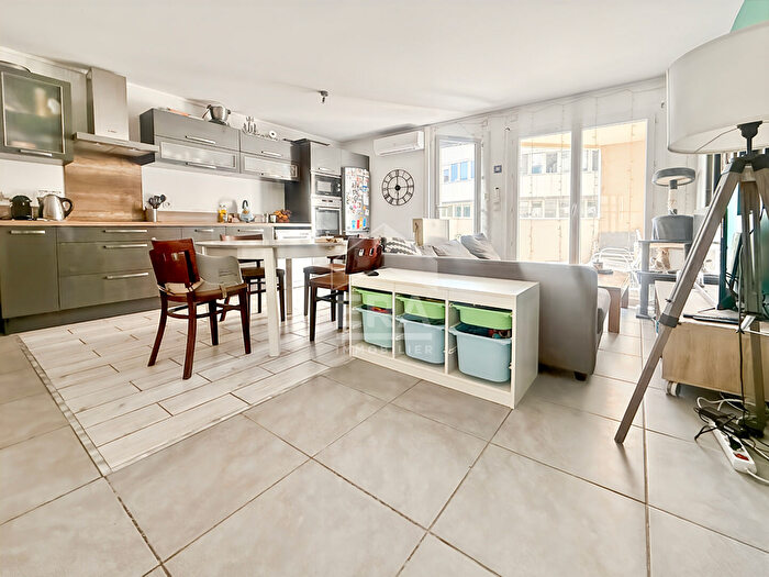 Villeurbanne, Gratte Ciel - Appartement 3 pièces à vendre