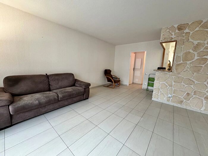 Appartement à louer - Antibes, Antibes-les-Pins, Trianon, Le Fournel, Peyregoue - 2 pièces - 1 chambre