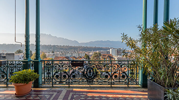 Appartement à vendre - Aix-les-Bains, Centre-ville - 4 pièces - 2 chambres