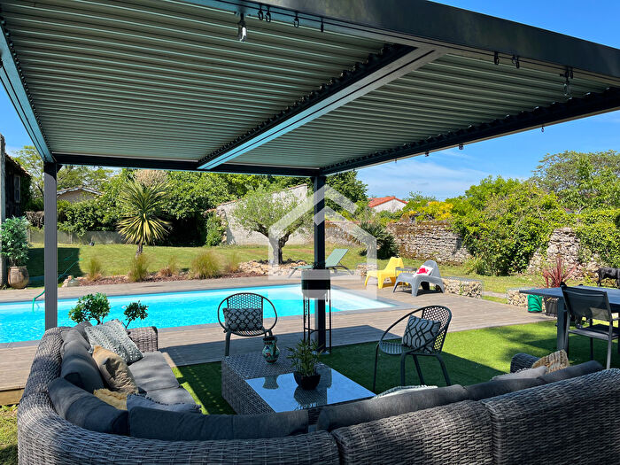 Maison à vendre - Saint-Laurent-Médoc - 7 pièces - 5 chambres