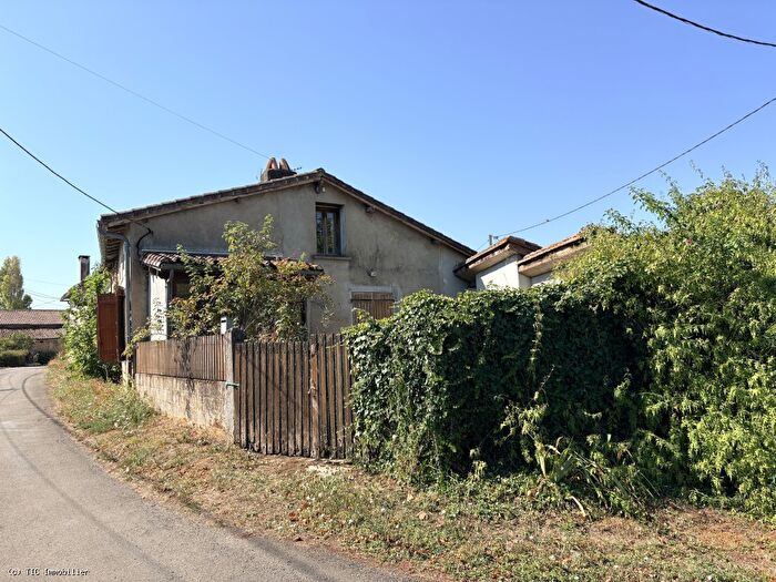 Maison 5 pièces à Nanteuil-en-Vallée, à vendre
