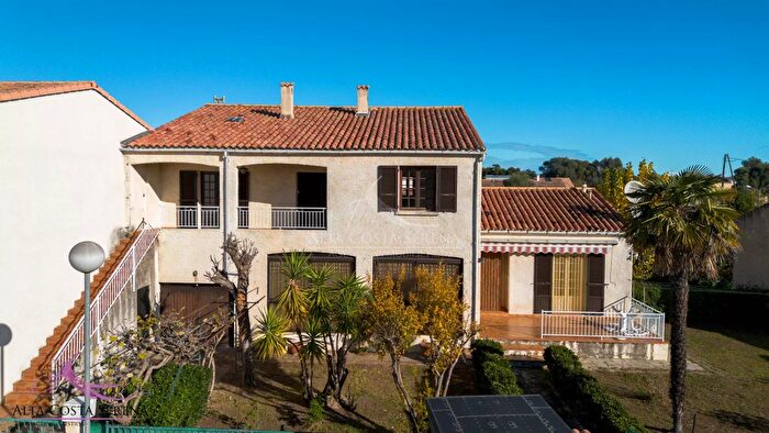 Maison à vendre - Ghisonaccia - 14 pièces - 6 chambres