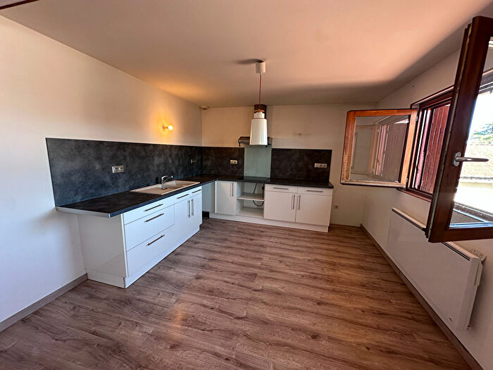 Appartement à louer - Caussade - 4 pièces - 3 chambres