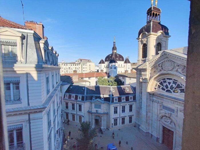 Appartement à louer - Presquîle, Centre ville, Cordeliers, Lyon ème arrondissement - 3 pièces - 2 chambres