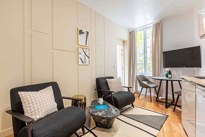 Appartement à louer - Hoche-Friedland, Paris ème arrondissement - 2 pièces - 1 chambre