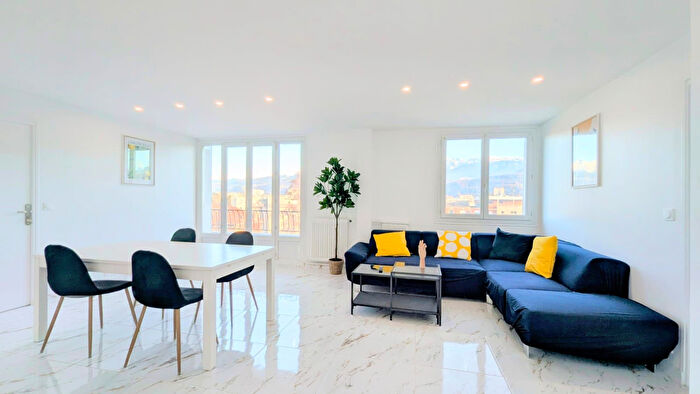Appartement 5 pièces à Saint-Martin-dHères, Croizat, à vendre