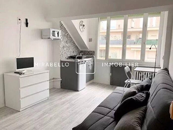 Appartement à louer - Thiers, Nice - 1 pièce