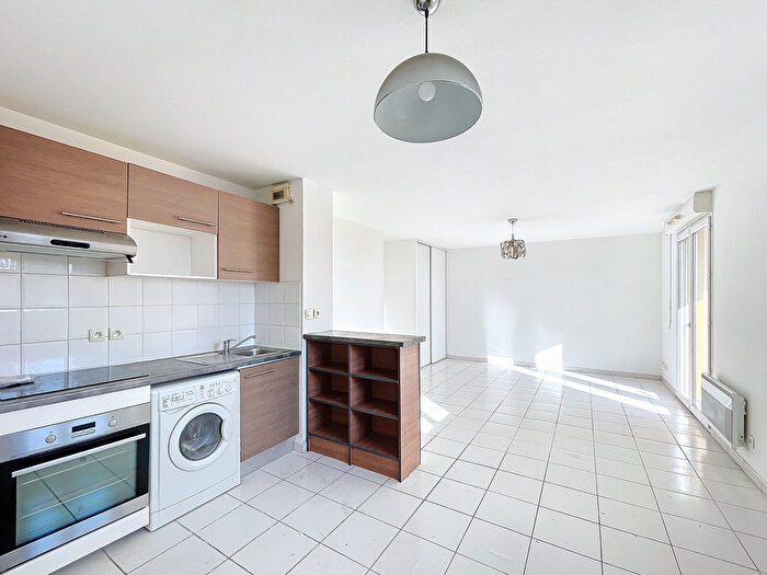 Appartement à louer - Le Pontet, Réal Panier - 3 pièces - 2 chambres