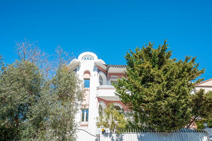 Maison à vendre - Marseille e , La Plage - 10 pièces - 7 chambres