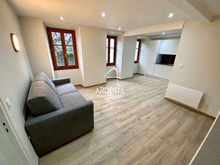 Appartement à louer - Saint-Jean-de-Maurienne - 2 pièces - 1 chambre