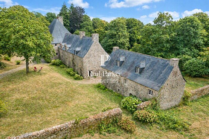Maison 13 pièces à Guémené-sur-Scorff, à vendre