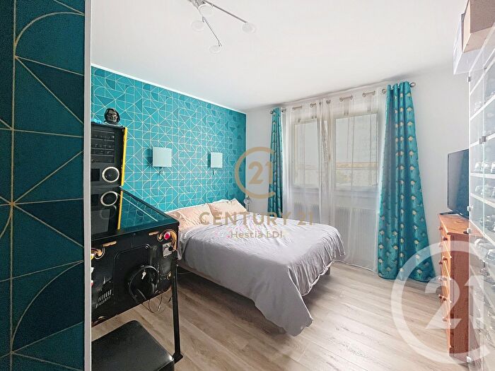 Appartement à vendre - Vénissieux - 3 pièces - 2 chambres