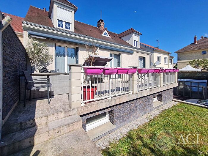 Montmagny, Lévriers, Carnot, Plante des Champs, Hameau des Noyers : Maison 7 pièces à vendre