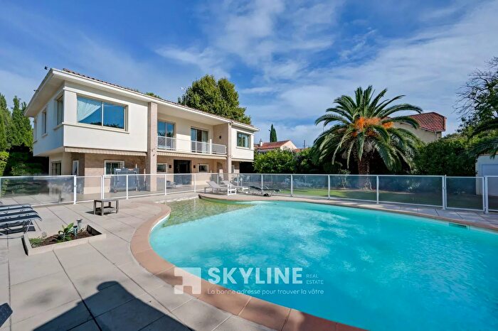 Maison à vendre - Marseille e , Mazargues - 9 pièces - 6 chambres