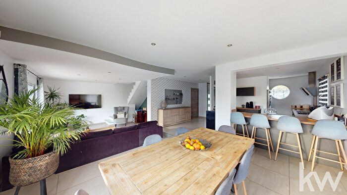 Maisons à vendre et appartements à louer - 1