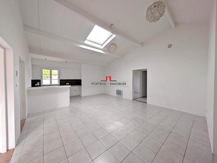 Maison 4 pièces à louer à Berson
