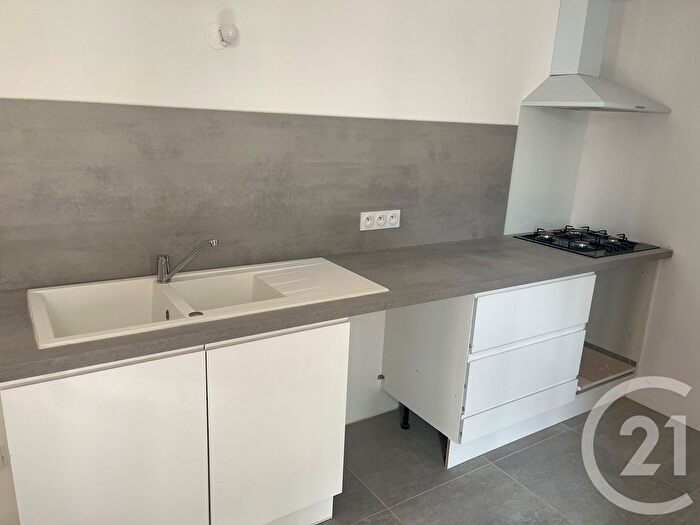 Maison 5 pièces à louer à Montmirat