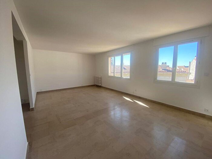 Appartement à louer - Arènes, Nîmes - 3 pièces - 2 chambres