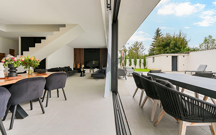 Maison à vendre - Meyzieu, Sud Ouest - 7 pièces - 5 chambres