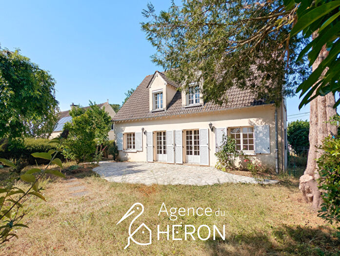 Maison 9 pièces à Ormesson, à vendre