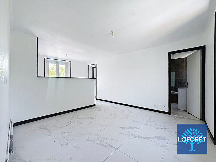 Chilly-Mazarin, Nord : Appartement 2 pièces à vendre