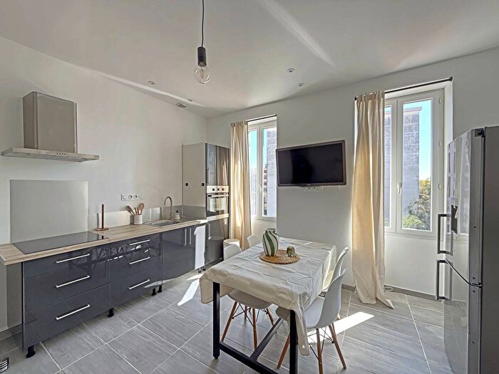 Appartement à louer - Centre Ville, Salon-de-Provence - 2 pièces - 1 chambre