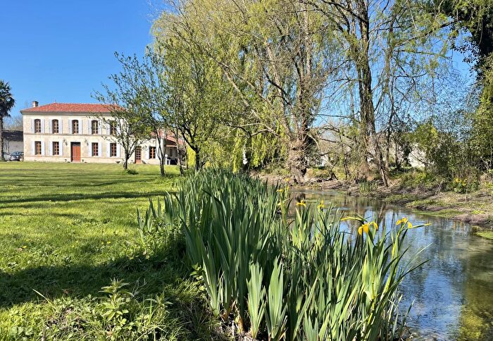 Maison à vendre - Varaize - 7 pièces - 3 chambres