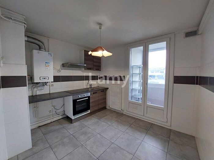 Appartement à louer - Croix Rouge-Portail-Rouge Sémard, Saint-Martin-dHères - 4 pièces - 3 chambres