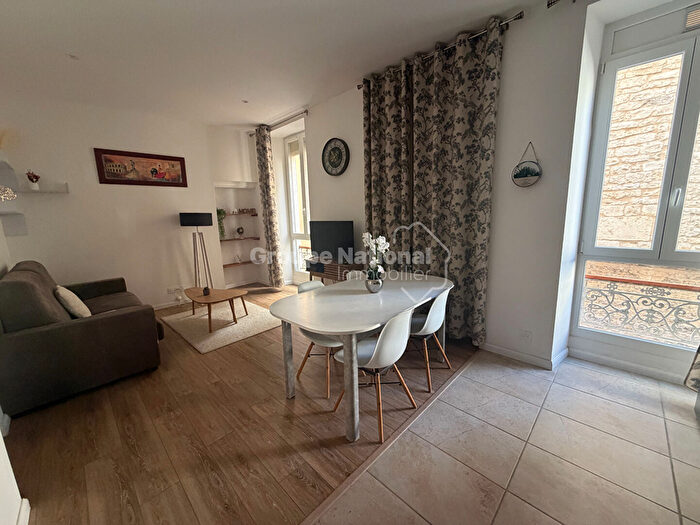 Appartement 2 pièces à Nîmes, Ecusson, Arènes, à louer
