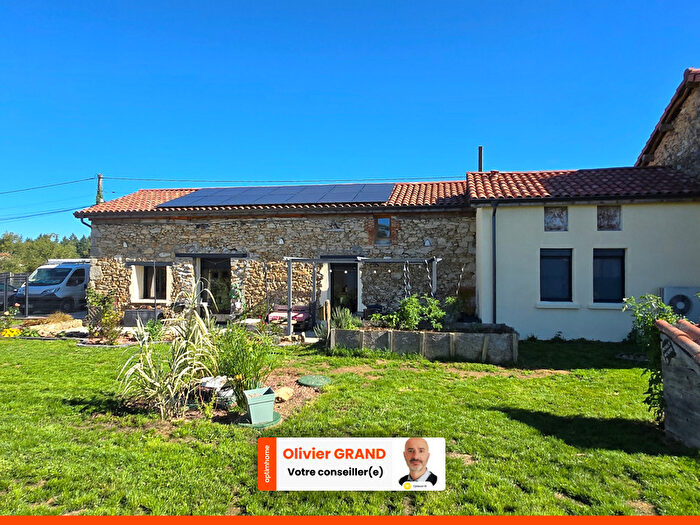 Maison à vendre - Veyrac - 6 pièces - 3 chambres