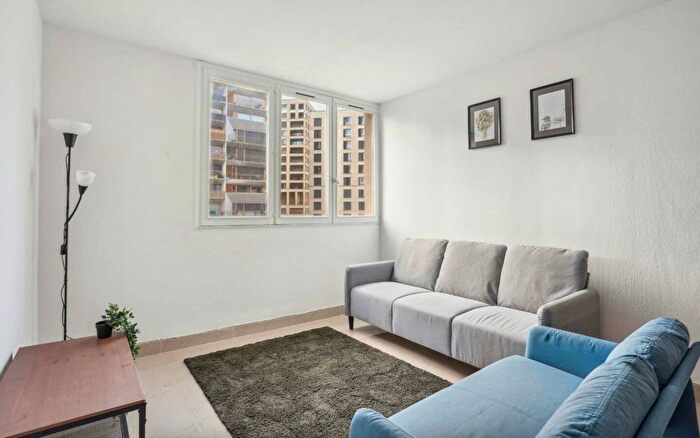 Appartement à louer - Amiraux-Simplon-Poissonniers, Paris ème arrondissement - 2 pièces - 2 chambres