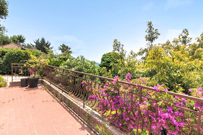 Maison à vendre - Saint-André-de-la-Roche - 6 pièces - 4 chambres