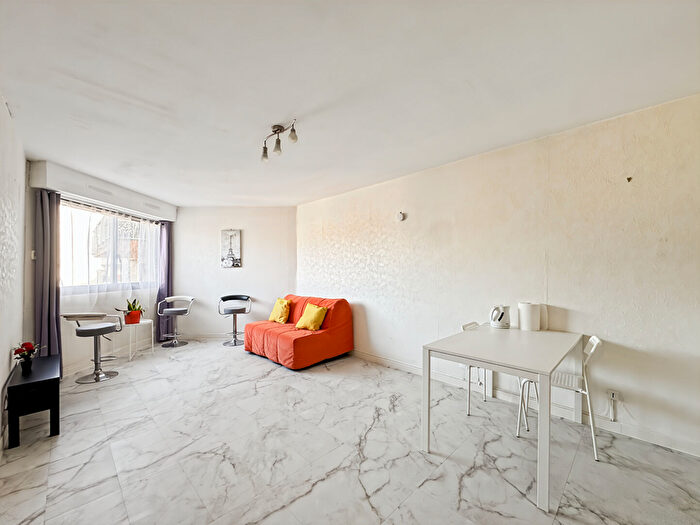 Appartement à louer - Marseille e , Sainte-Anne - 2 pièces - 1 chambre