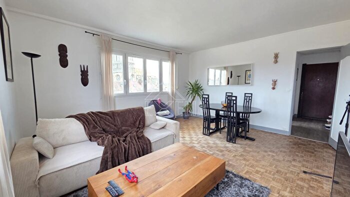 Appartement 5 pièces à Mantes-la-Jolie, Centre-ville, à vendre