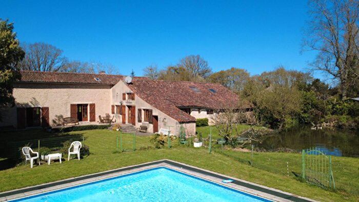 Maison à vendre - Nouaillé-Maupertuis - 8 pièces - 5 chambres