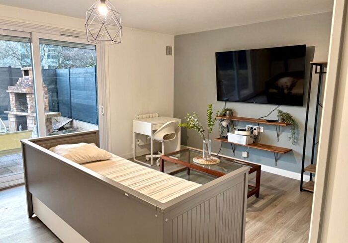 Élancourt, Le Gandouget, Les Arbres, Les Coudrays : Appartement 1 pièce à louer