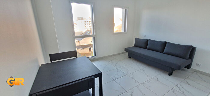 Appartement à louer - Quartiers Sud-Est, Francisco Ferrer - 1 pièce