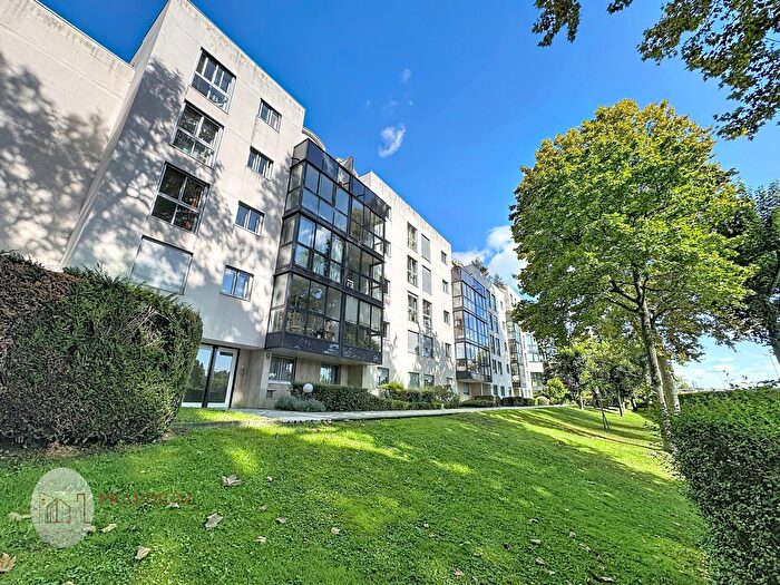 Suresnes : Appartement 4 pièces à vendre