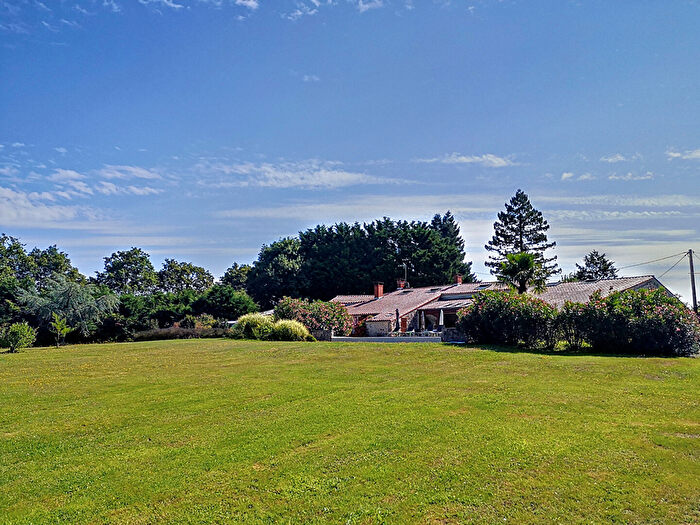 Maison à vendre - Aizenay - 13 pièces - 5 chambres