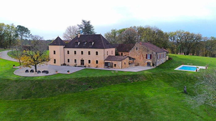 Maison à vendre - Saint-Cyprien - 13 pièces - 10 chambres