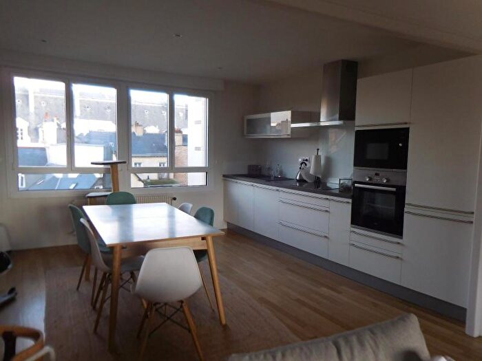 Appartement à louer - Quartiers Centre, Centre-ville - 4 pièces - 2 chambres